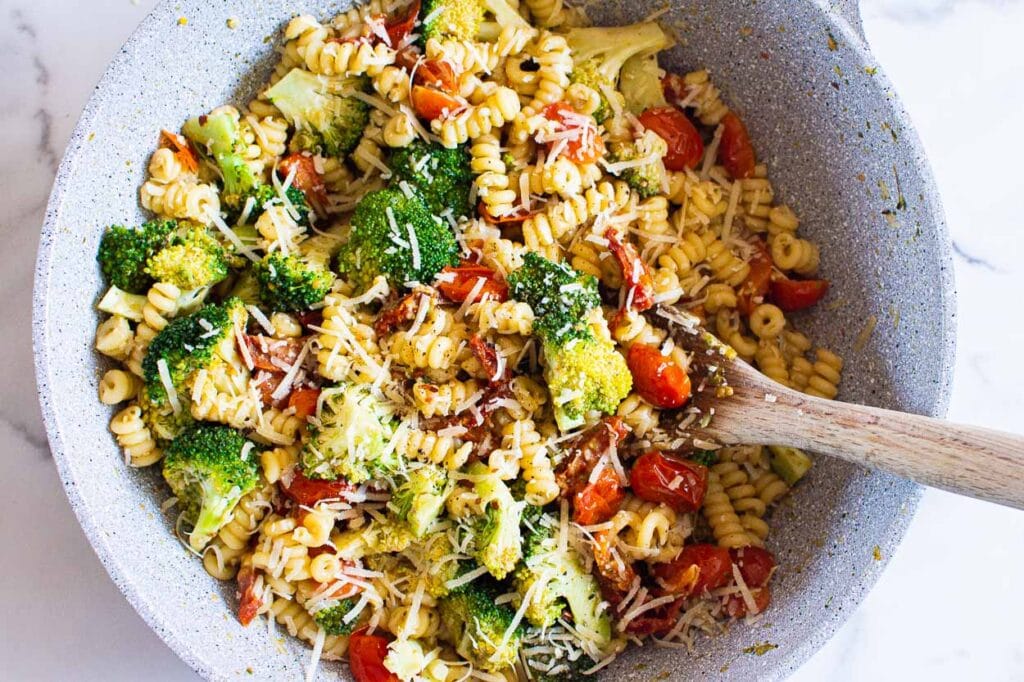 Healthy Pesto Pasta - iFoodReal.com
