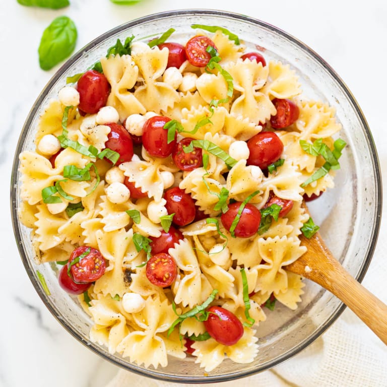 Best Caprese Pasta Salad (20 Minutes,One Bowl) - iFoodReal.com